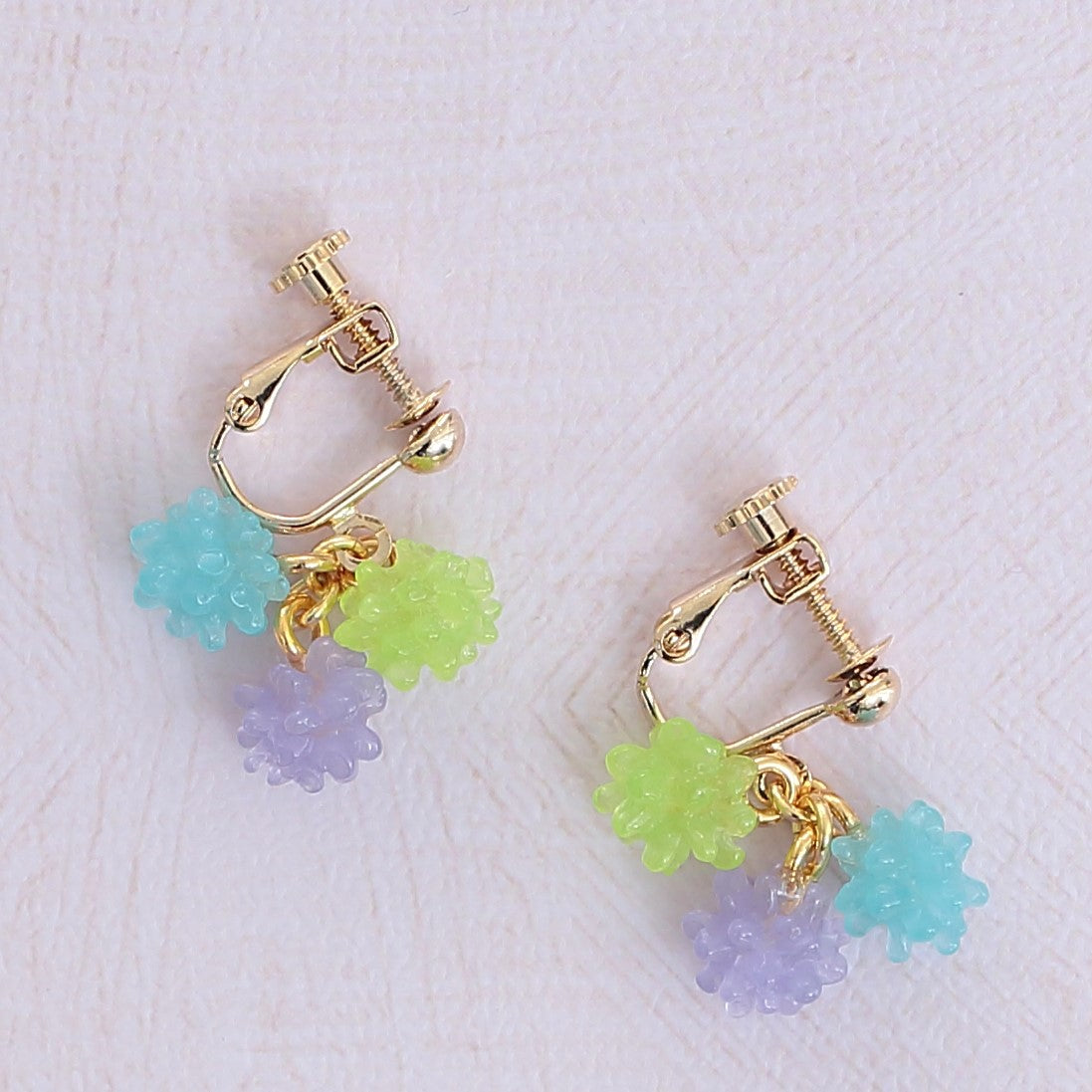 こんぺい糖イヤリング3粒ブルーグリーンパープル – nanaco plus+