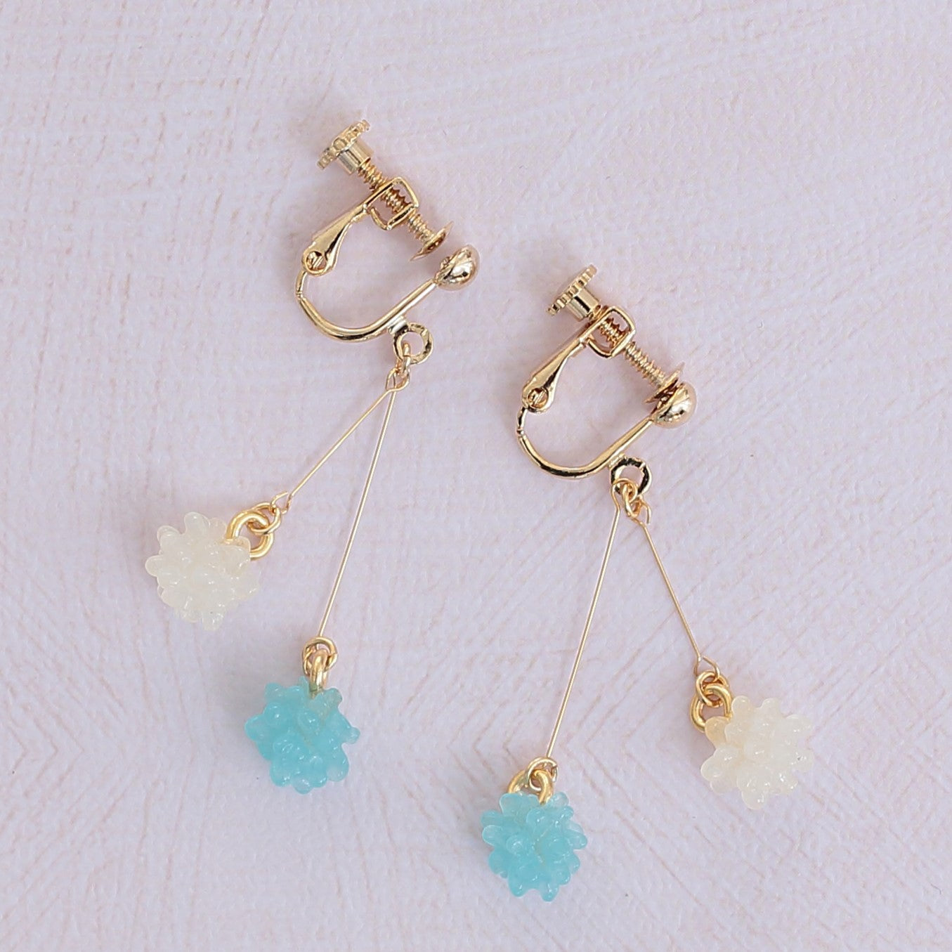 こんぺい糖イヤリングアシメ ホワイトブルー – nanaco plus+